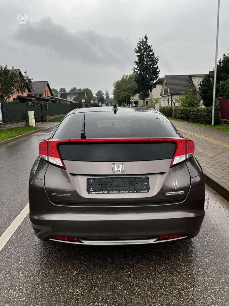 Brown Honda Civic 2013 in Ukmerge, with an engine capacity of 1.60 L and mileage of 228 thousand km for 4250 €, photo 11 on AUTOMOTO.COM.LV
