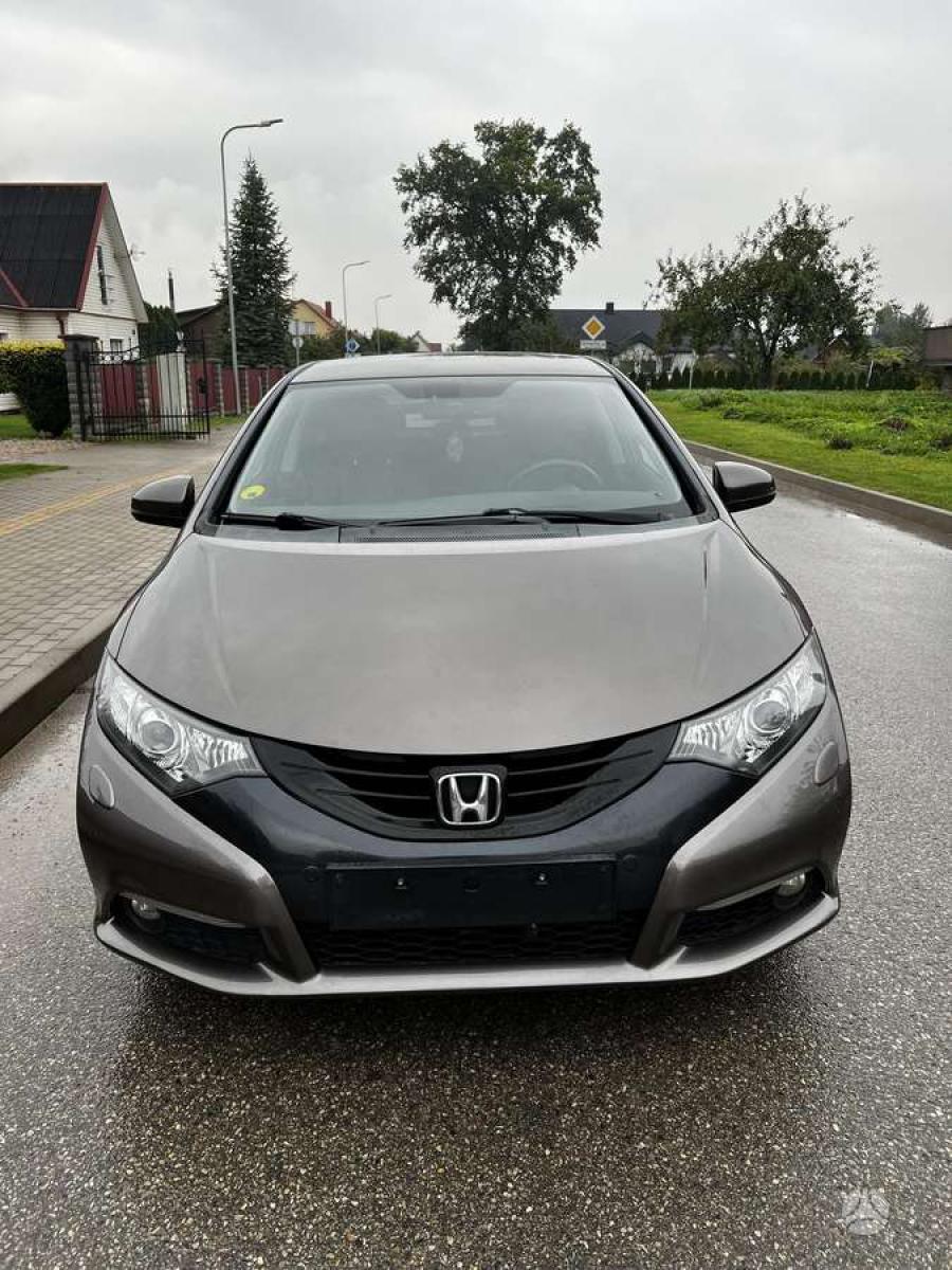 Brown Honda Civic 2013 in Ukmerge, with an engine capacity of 1.60 L and mileage of 228 thousand km for 4250 €, photo 13 on AUTOMOTO.COM.LV
