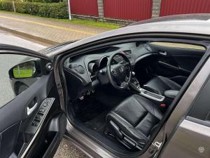 Brown Honda Civic 2013 in Ukmerge, with an engine capacity of 1.60 L and mileage of 228 thousand km for 4250 €, photo 18 on AUTOMOTO.COM.LV