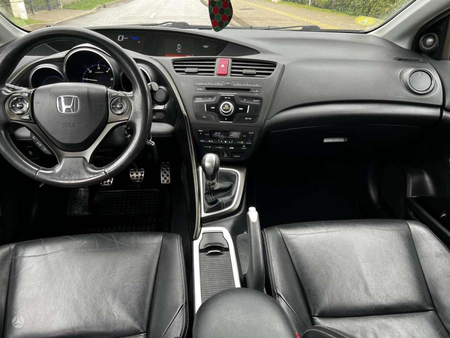 Brown Honda Civic 2013 in Ukmerge, with an engine capacity of 1.60 L and mileage of 228 thousand km for 4250 €, photo 20 on AUTOMOTO.COM.LV