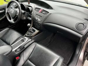 Brown Honda Civic 2013 in Ukmerge, with an engine capacity of 1.60 L and mileage of 228 thousand km for 4250 €, photo 22 on AUTOMOTO.COM.LV