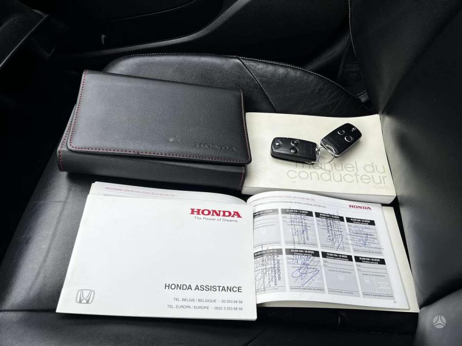 Brown Honda Civic 2013 in Ukmerge, with an engine capacity of 1.60 L and mileage of 228 thousand km for 4250 €, photo 32 on AUTOMOTO.COM.LV