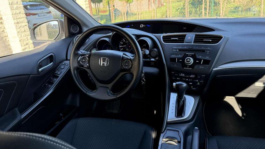 Brown Honda Civic 2015 in Vilnius, with an engine capacity of 1.80 L and mileage of 165 thousand km for 7850 €, photo 8 on AUTOMOTO.COM.LV