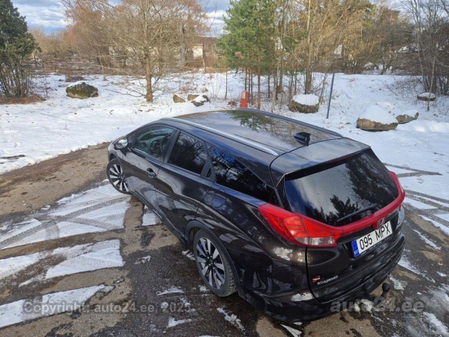 Brūns Honda Civic 2016 Tallina, ar dzinēja tilpumu 1.80 L un nobraukumu 124 tūkst. km par 12900 €, foto 2 vietnē AUTOMOTO.COM.LV