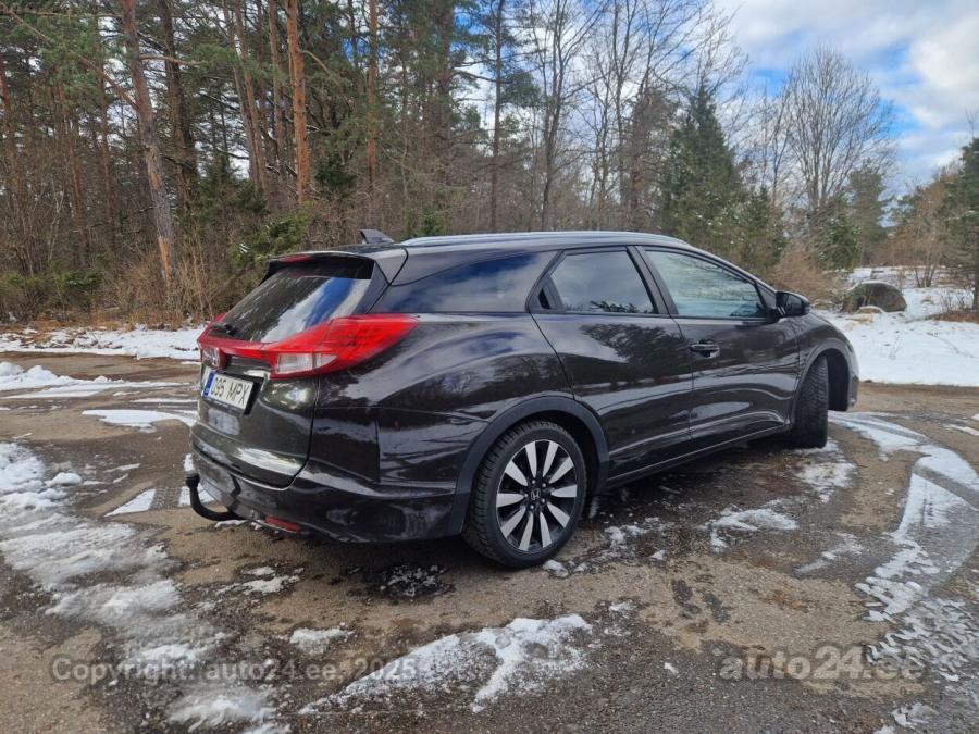 Brūns Honda Civic 2016 Tallina, ar dzinēja tilpumu 1.80 L un nobraukumu 124 tūkst. km par 12900 €, foto 3 vietnē AUTOMOTO.COM.LV