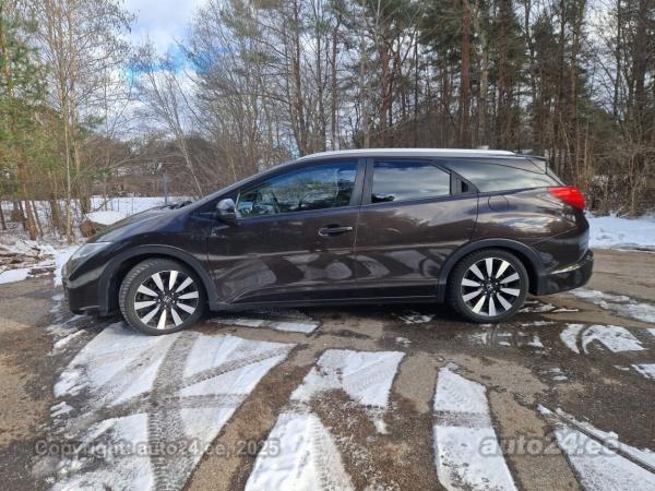 Brown Honda Civic 2016 in Tallinn, with an engine capacity of 1.80 L and mileage of 124 thousand km for 12900 €, photo 8 on AUTOMOTO.COM.LV
