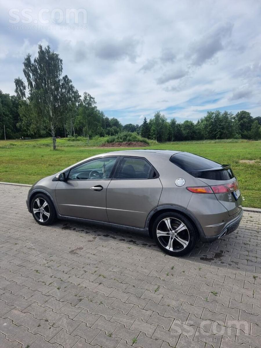 Brūns Honda Civic 2006 Valmiera, ar dzinēja tilpumu 2.20 L un nobraukumu 308 tūkst. km par 2500 €, foto 5 vietnē AUTOMOTO.COM.LV