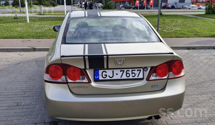 Brown Honda Civic 2007 in Jurmala, with an engine capacity of 1.80 L and mileage of 197 thousand km for 10500 €, photo 5 on AUTOMOTO.COM.LV