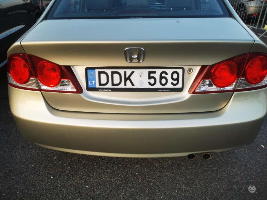 Brown Honda Civic 2007 in Vilnius, with an engine capacity of 1.80 L and mileage of 178 thousand km for 1550 €, photo 12 on AUTOMOTO.COM.LV