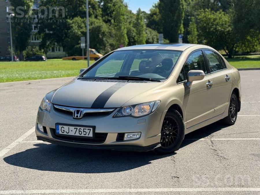 Brown Honda Civic 2007 in Riga, with an engine capacity of 1.80 L and mileage of 206 thousand km for 1570 €, photo 1 on AUTOMOTO.COM.LV