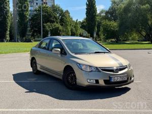 Brown Honda Civic 2007 in Riga, with an engine capacity of 1.80 L and mileage of 206 thousand km for 1570 €, photo 3 on AUTOMOTO.COM.LV