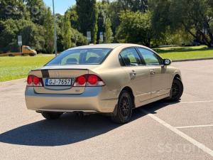 Brown Honda Civic 2007 in Riga, with an engine capacity of 1.80 L and mileage of 206 thousand km for 1570 €, photo 4 on AUTOMOTO.COM.LV