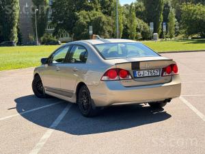 Brown Honda Civic 2007 in Riga, with an engine capacity of 1.80 L and mileage of 206 thousand km for 1570 €, photo 5 on AUTOMOTO.COM.LV
