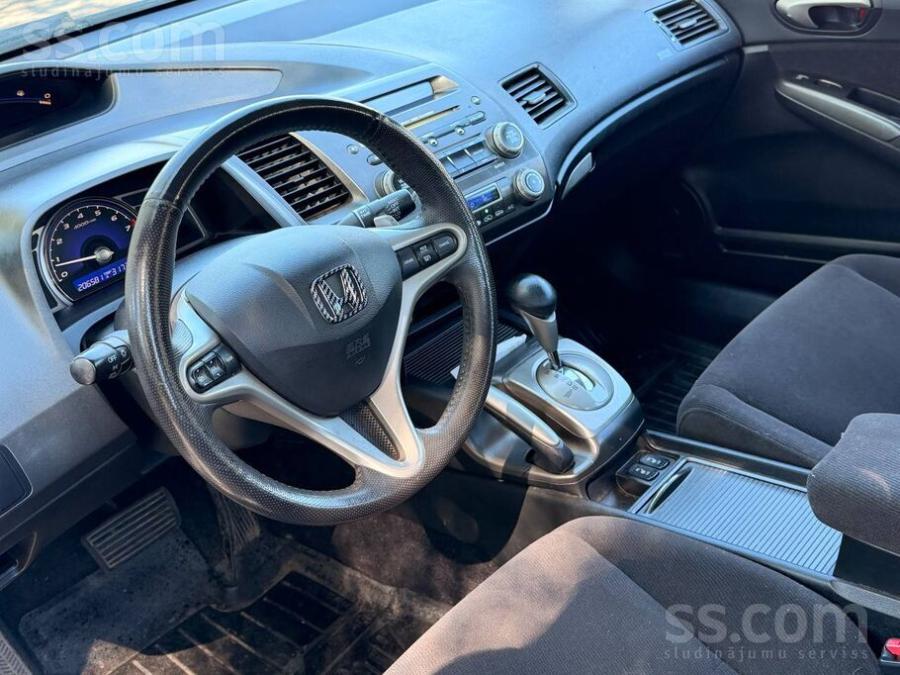 Brown Honda Civic 2007 in Riga, with an engine capacity of 1.80 L and mileage of 206 thousand km for 1570 €, photo 7 on AUTOMOTO.COM.LV