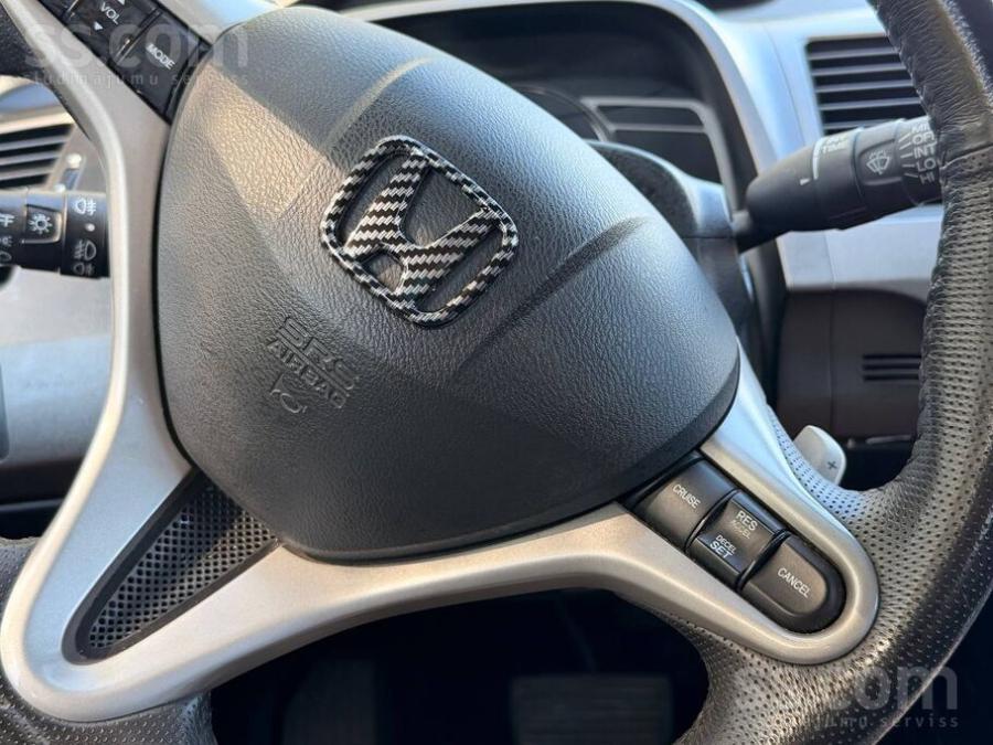 Brown Honda Civic 2007 in Riga, with an engine capacity of 1.80 L and mileage of 206 thousand km for 1570 €, photo 9 on AUTOMOTO.COM.LV