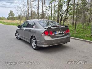 Brown Honda Civic 2008 in Tallinn, with an engine capacity of 1.80 L and mileage of 316 thousand km for 999 €, photo 3 on AUTOMOTO.COM.LV
