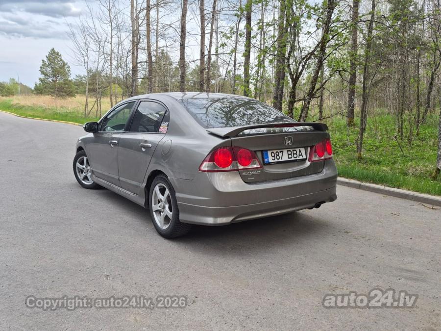 Brown Honda Civic 2008 in Tallinn, with an engine capacity of 1.80 L and mileage of 316 thousand km for 999 €, photo 3 on AUTOMOTO.COM.LV