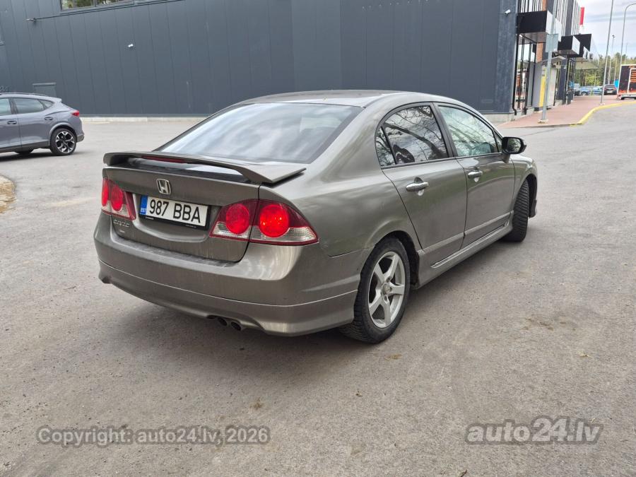 Brown Honda Civic 2008 in Tallinn, with an engine capacity of 1.80 L and mileage of 316 thousand km for 999 €, photo 5 on AUTOMOTO.COM.LV