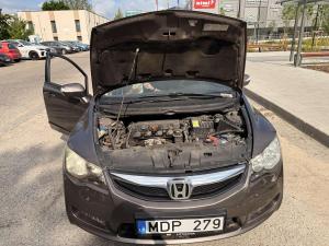 Brown Honda Civic 2010 in Vilnius, with an engine capacity of 1.80 L and mileage of 291 thousand km for 1499 €, photo  on AUTOMOTO.COM.LV