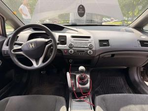Brown Honda Civic 2010 in Vilnius, with an engine capacity of 1.80 L and mileage of 291 thousand km for 1499 €, photo 3 on AUTOMOTO.COM.LV