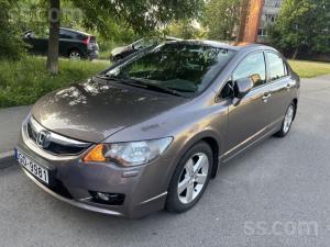 Brūns Honda Civic 2011 Rīga, ar dzinēja tilpumu 1.80 L un nobraukumu 126 tūkst. km par 6000 €, foto 3 vietnē AUTOMOTO.COM.LV