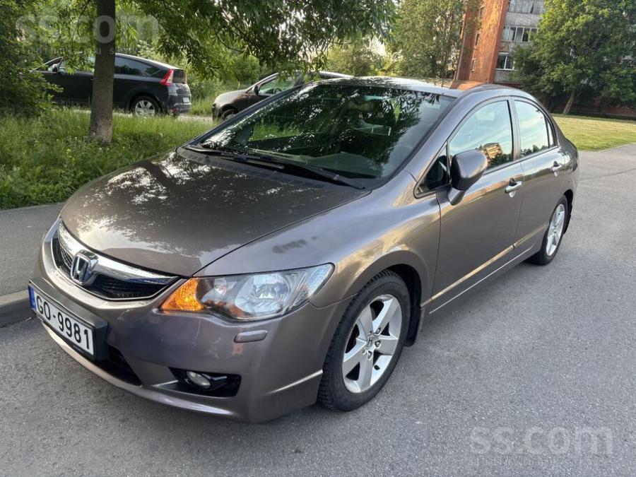 Brūns Honda Civic 2011 Rīga, ar dzinēja tilpumu 1.80 L un nobraukumu 126 tūkst. km par 6000 €, foto 3 vietnē AUTOMOTO.COM.LV