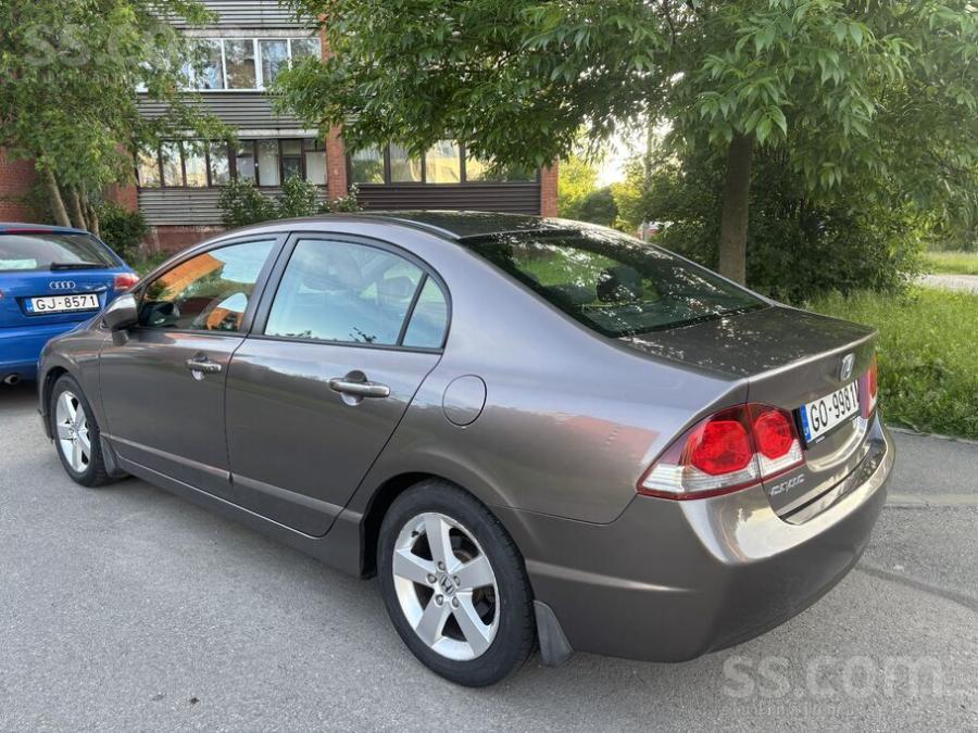 Brūns Honda Civic 2011 Rīga, ar dzinēja tilpumu 1.80 L un nobraukumu 126 tūkst. km par 6000 €, foto 4 vietnē AUTOMOTO.COM.LV