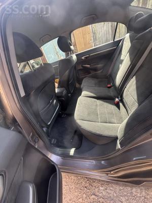 Brūns Honda Civic 2011 Rīga, ar dzinēja tilpumu 1.80 L un nobraukumu 126 tūkst. km par 6000 €, foto 7 vietnē AUTOMOTO.COM.LV