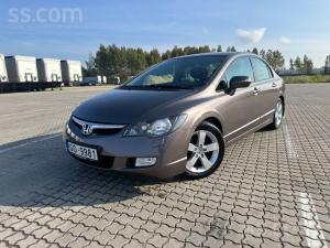 Brūns Honda Civic 2011 Rīga, ar dzinēja tilpumu 1.80 L un nobraukumu 130 tūkst. km par 3650 €, foto  vietnē AUTOMOTO.COM.LV