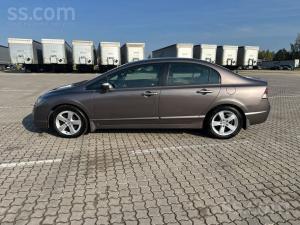 Brown Honda Civic 2011 in Riga, with an engine capacity of 1.80 L and mileage of 130 thousand km for 3650 €, photo 4 on AUTOMOTO.COM.LV