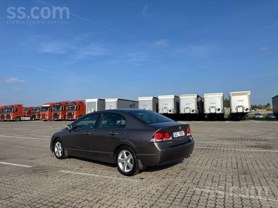 Brown Honda Civic 2011 in Riga, with an engine capacity of 1.80 L and mileage of 130 thousand km for 3650 €, photo 6 on AUTOMOTO.COM.LV
