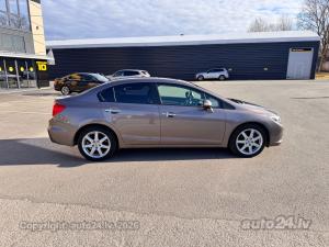 Brūns Honda Civic 2012 Tallina, ar dzinēja tilpumu 1.80 L un nobraukumu 138 tūkst. km par 7990 €, foto 4 vietnē AUTOMOTO.COM.LV