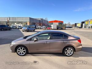 Brūns Honda Civic 2012 Tallina, ar dzinēja tilpumu 1.80 L un nobraukumu 138 tūkst. km par 7990 €, foto 5 vietnē AUTOMOTO.COM.LV