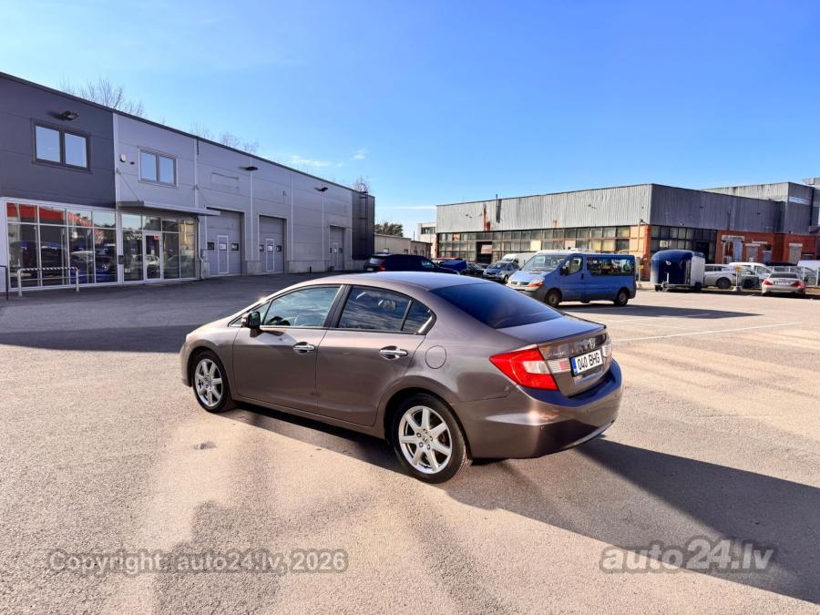 Brūns Honda Civic 2012 Tallina, ar dzinēja tilpumu 1.80 L un nobraukumu 138 tūkst. km par 7990 €, foto 8 vietnē AUTOMOTO.COM.LV