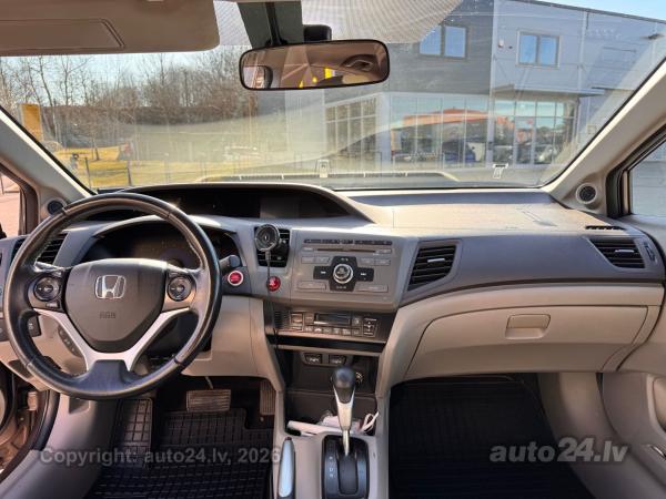 Brūns Honda Civic 2012 Tallina, ar dzinēja tilpumu 1.80 L un nobraukumu 138 tūkst. km par 7990 €, foto 8 vietnē AUTOMOTO.COM.LV