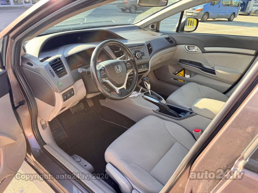 Brūns Honda Civic 2012 Tallina, ar dzinēja tilpumu 1.80 L un nobraukumu 138 tūkst. km par 7990 €, foto 13 vietnē AUTOMOTO.COM.LV