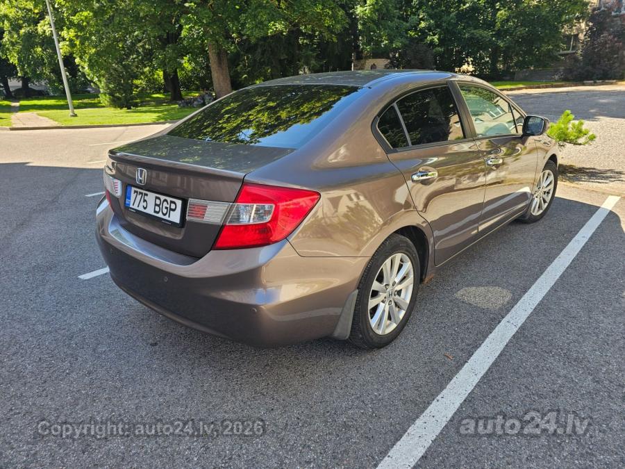 Brown Honda Civic 2012 in Tartu, with an engine capacity of 1.80 L and mileage of 191 thousand km for 4500 €, photo 3 on AUTOMOTO.COM.LV