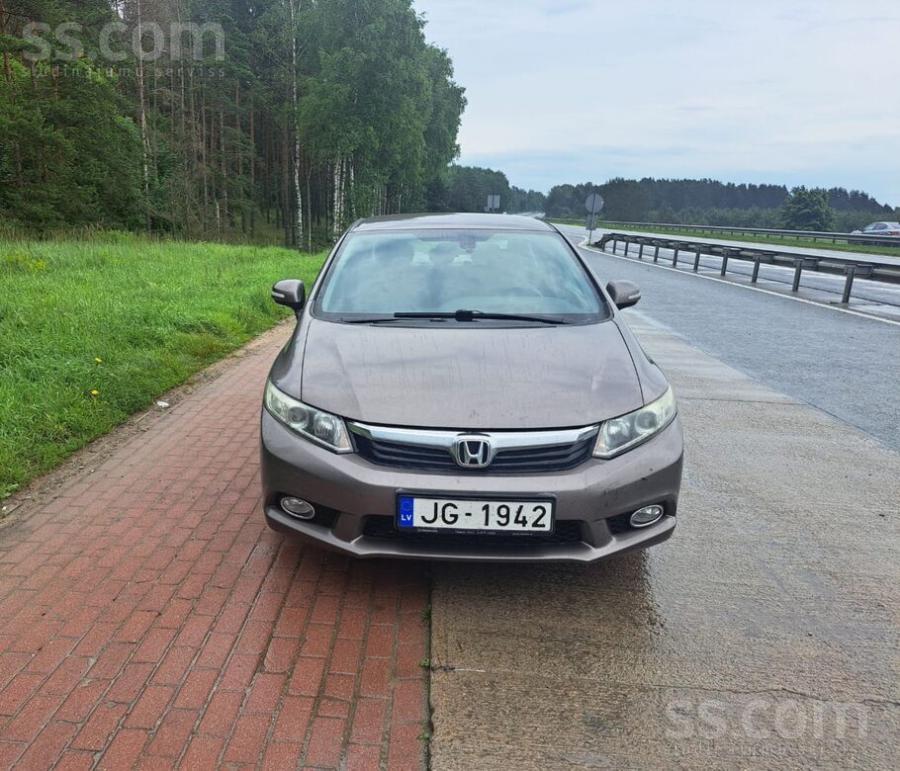 Brūns Honda Civic 2013 Rīga, ar dzinēja tilpumu 1.80 L un nobraukumu 195 tūkst. km par 6000 €, foto 1 vietnē AUTOMOTO.COM.LV