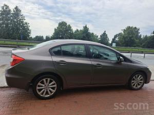 Brūns Honda Civic 2013 Rīga, ar dzinēja tilpumu 1.80 L un nobraukumu 195 tūkst. km par 6000 €, foto 4 vietnē AUTOMOTO.COM.LV