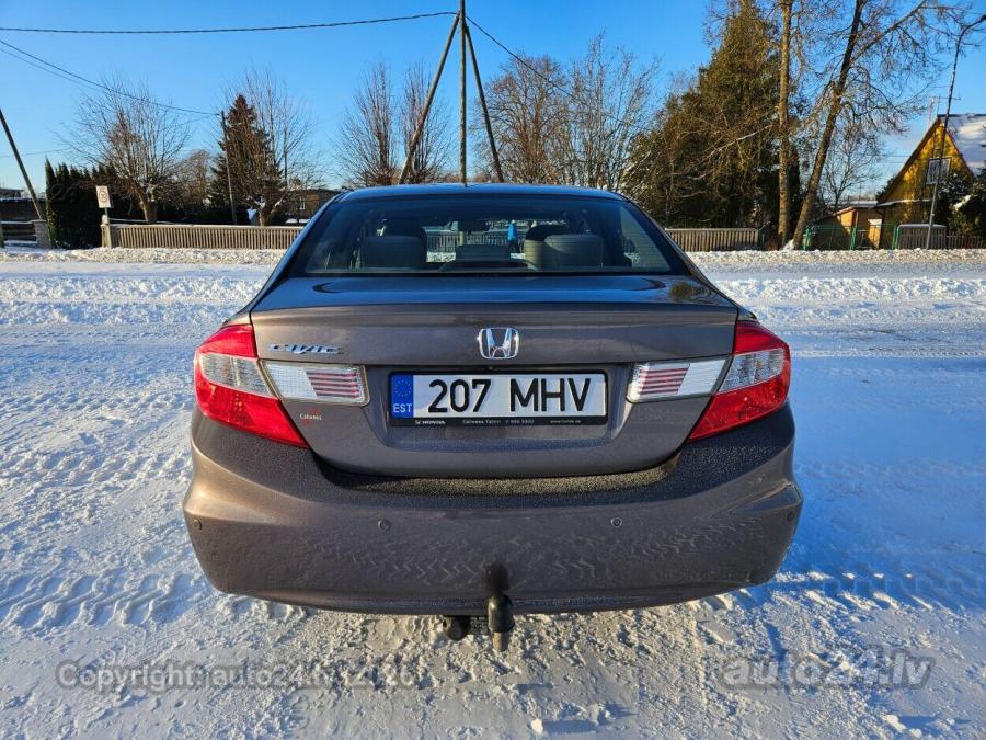 Brūns Honda Civic 2013 Rakvere, ar dzinēja tilpumu 1.80 L un nobraukumu 181 tūkst. km par 5900 €, foto 3 vietnē AUTOMOTO.COM.LV