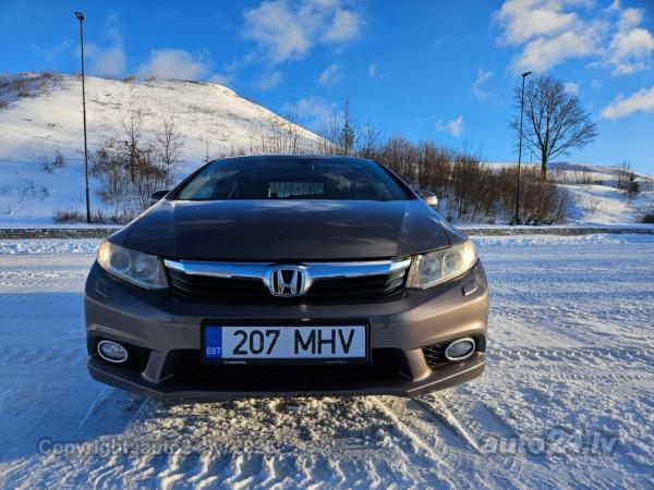 Brown Honda Civic 2013 in Rakvere, with an engine capacity of 1.80 L and mileage of 181 thousand km for 5900 €, photo 2 on AUTOMOTO.COM.LV
