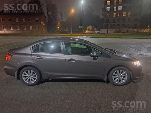 Brūns Honda Civic 2013 Rīga, ar dzinēja tilpumu 1.80 L un nobraukumu 0 tūkst. km par 4000 €, foto 1 vietnē AUTOMOTO.COM.LV