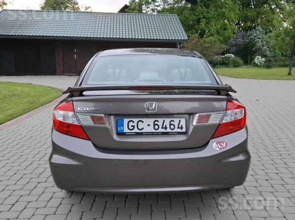 Brūns Honda Civic 2014 Valmiera, ar dzinēja tilpumu 1.80 L un nobraukumu 133 tūkst. km par 7800 €, foto 10 vietnē AUTOMOTO.COM.LV