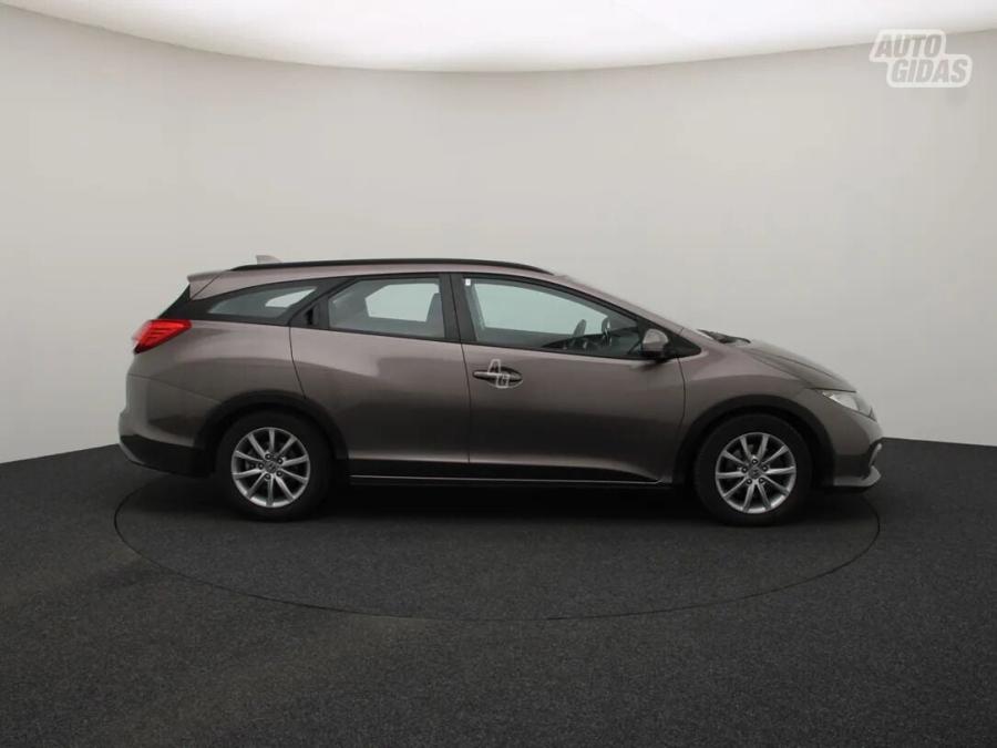 Brown Honda Civic 2014 in Vilnius, with an engine capacity of 1.60 L and mileage of 91 thousand km for 7799 €, photo 10 on AUTOMOTO.COM.LV