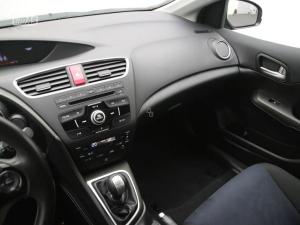 Brown Honda Civic 2014 in Vilnius, with an engine capacity of 1.60 L and mileage of 91 thousand km for 7799 €, photo 22 on AUTOMOTO.COM.LV