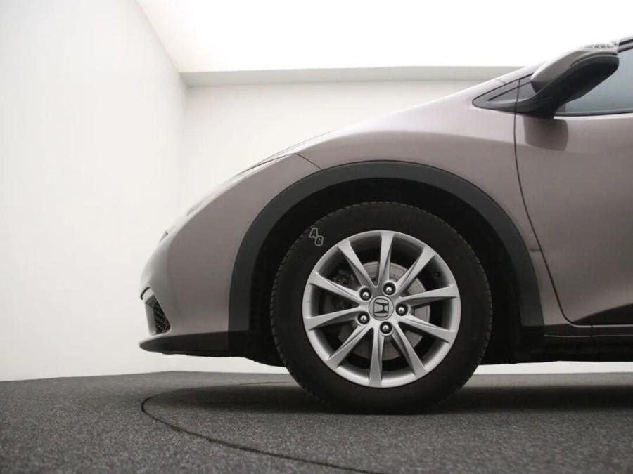 Brown Honda Civic 2014 in Vilnius, with an engine capacity of 1.60 L and mileage of 91 thousand km for 7799 €, photo 25 on AUTOMOTO.COM.LV