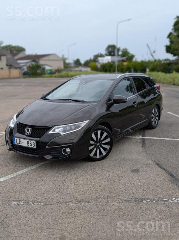 Brown Honda Civic 2015 in Jelgava, with an engine capacity of 1.80 L and mileage of 160 thousand km for 8550 €, photo 1 on AUTOMOTO.COM.LV