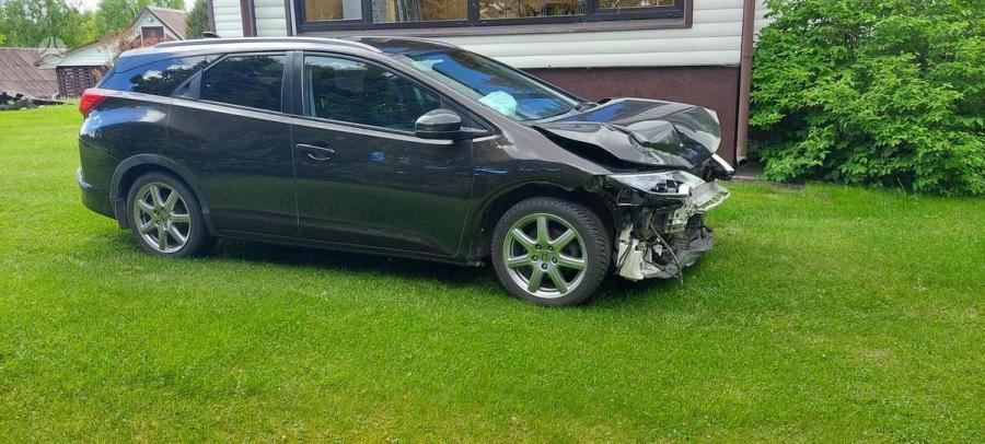 Brown Honda Civic 2016 in Trakai, with an engine capacity of 1.80 L and mileage of 171 thousand km for 3140 €, photo 3 on AUTOMOTO.COM.LV