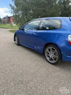 Honda Civic 2004 in Vilnius, with an engine capacity of 1.70 L and mileage of 281 thousand km for 1299 €, photo 6 on AUTOMOTO.COM.LV