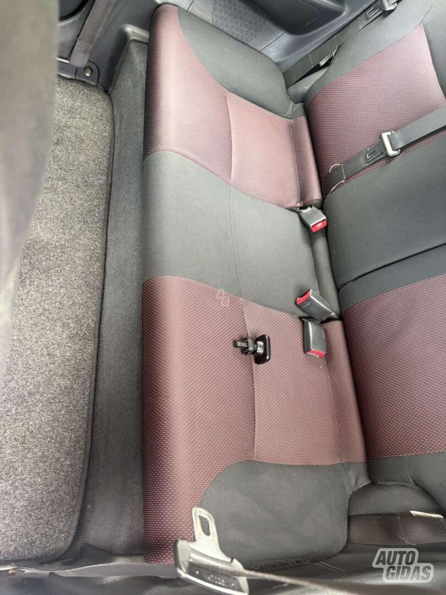 Honda Civic 2004 in Vilnius, with an engine capacity of 1.70 L and mileage of 281 thousand km for 1299 €, photo 12 on AUTOMOTO.COM.LV